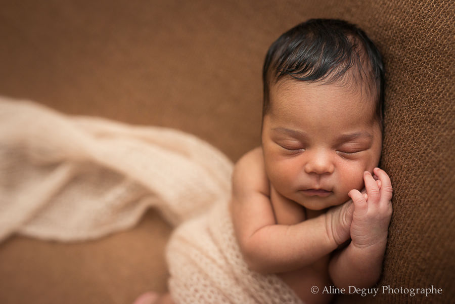Jolie petite métisse - Photographe spécialiste nouveau-né Paris - Aline ...